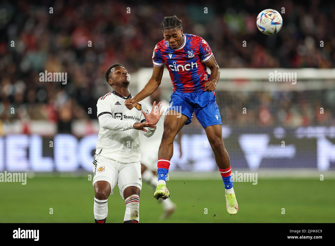 Tayo Adaramola (41) of Crystal Palace wins the header Stock Photo - Alamy