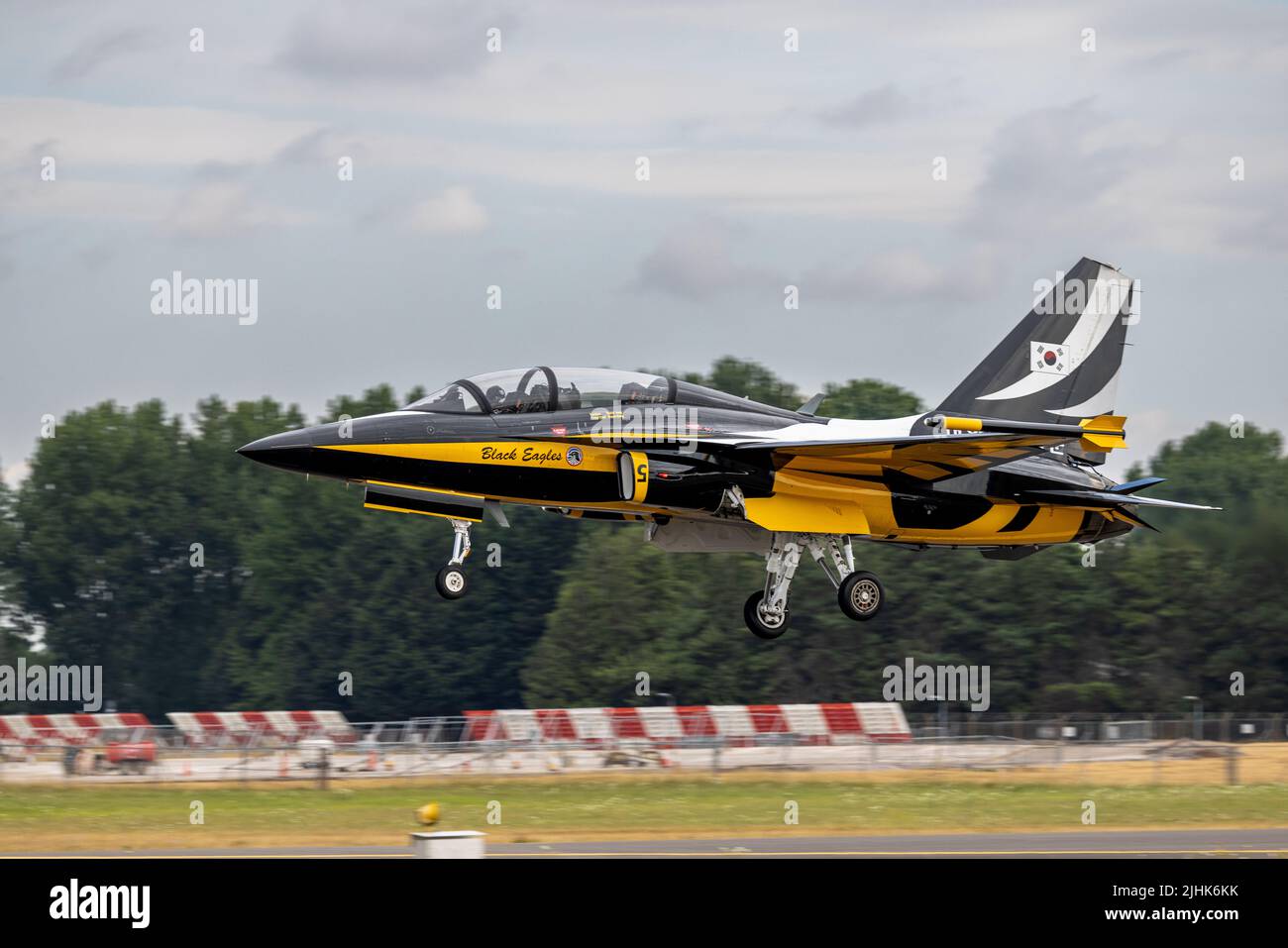 Republic of Korea Air Force - KAI T-50 Golden Eagle jet arriving at RAF ...