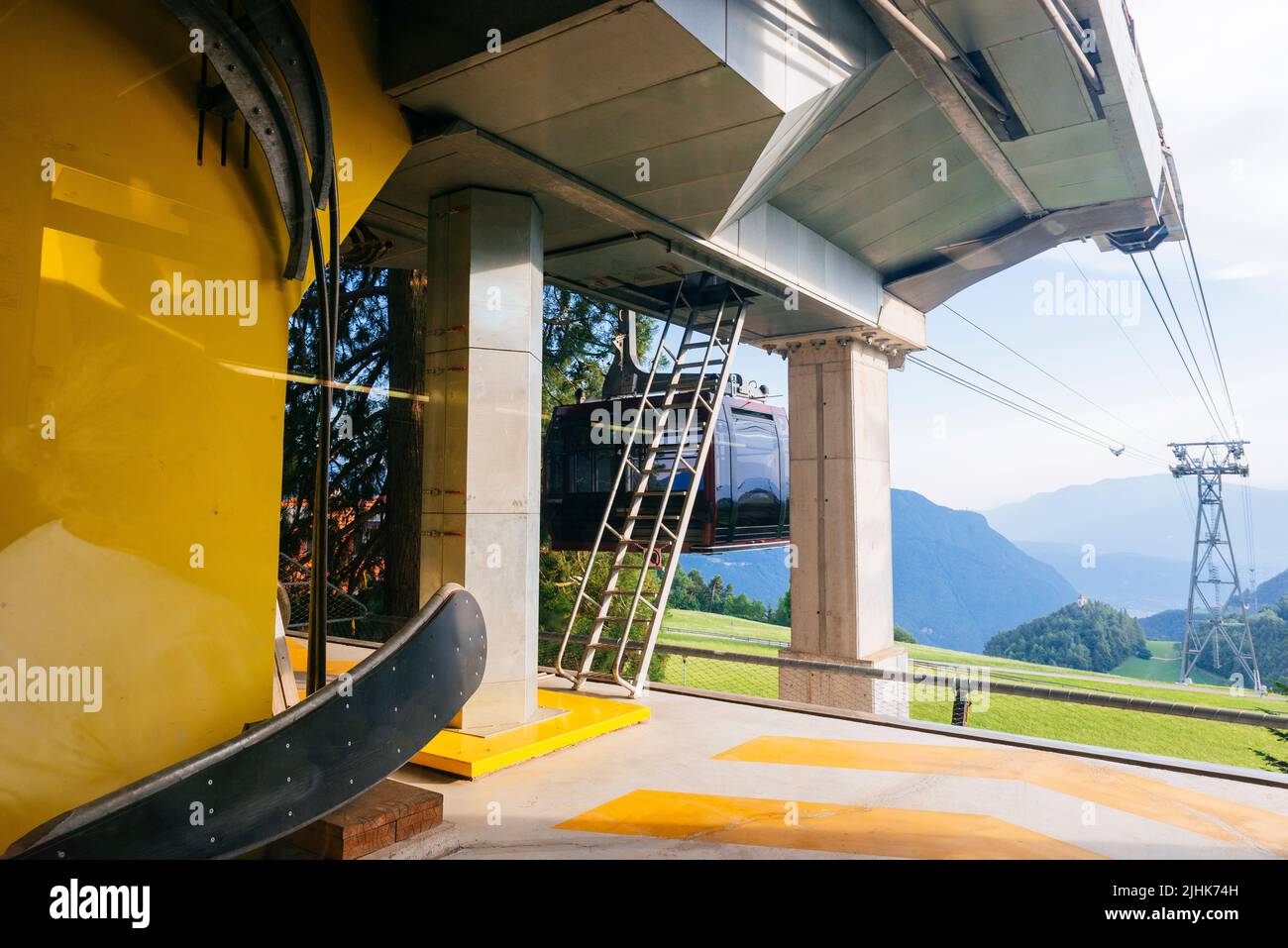 Funuvia del Renon - Rittner Seilbahn. Cable car terminal station ...