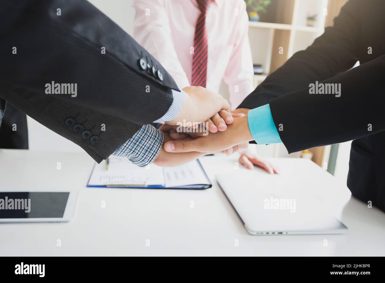 Putting up company sign hi-res stock photography and images - Alamy