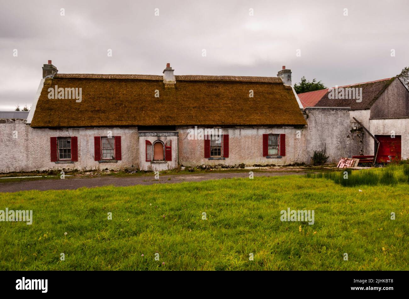 Irish thatch roof hi-res stock photography and images - Alamy