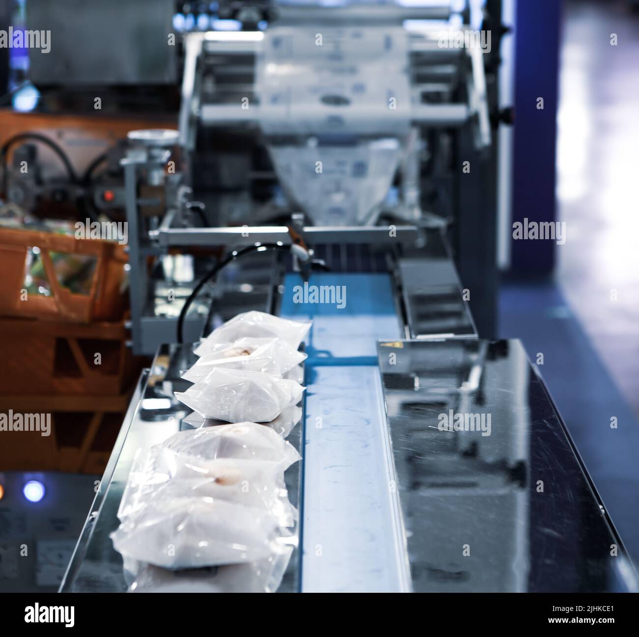 Automatic flow wrapping machine for food bakery product cake, bun ...