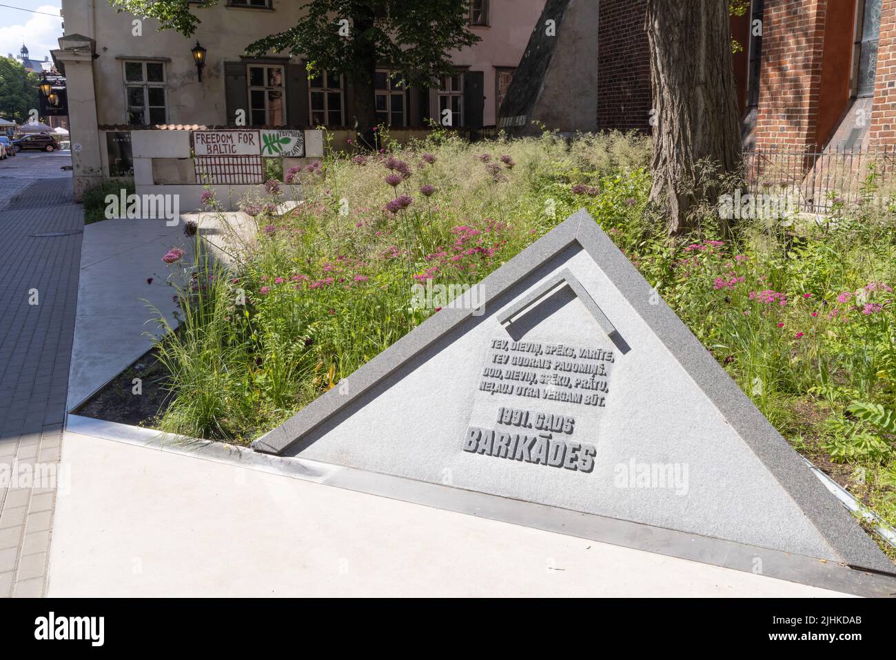 Riga memorial - commemorating the Barricades and battle for ...