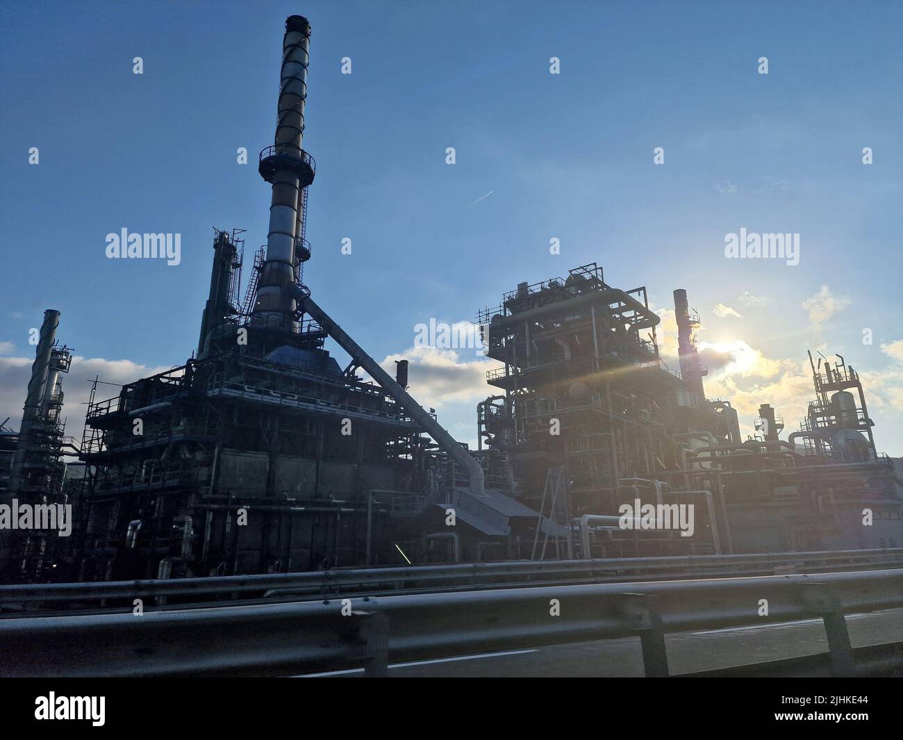 oil refinery pipelines power gas industry production Stock Photo - Alamy