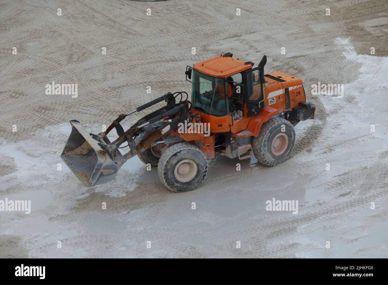 landscape photo of wheel loader in construction site Stock Photo - Alamy