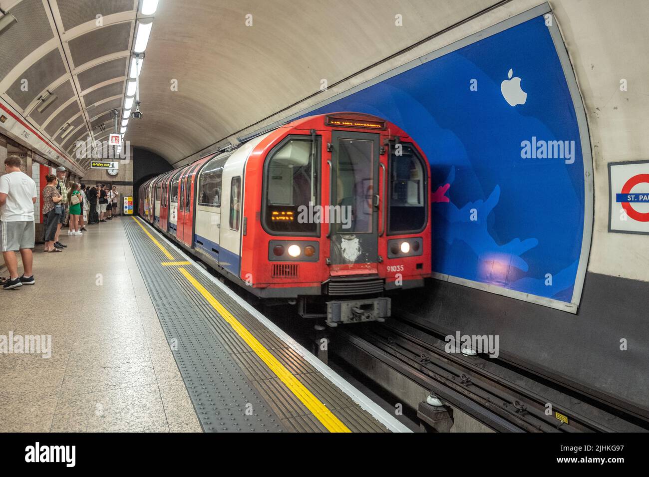 London, June 17th 2022: St Paul's underground station in London Stock Photo - Alamy