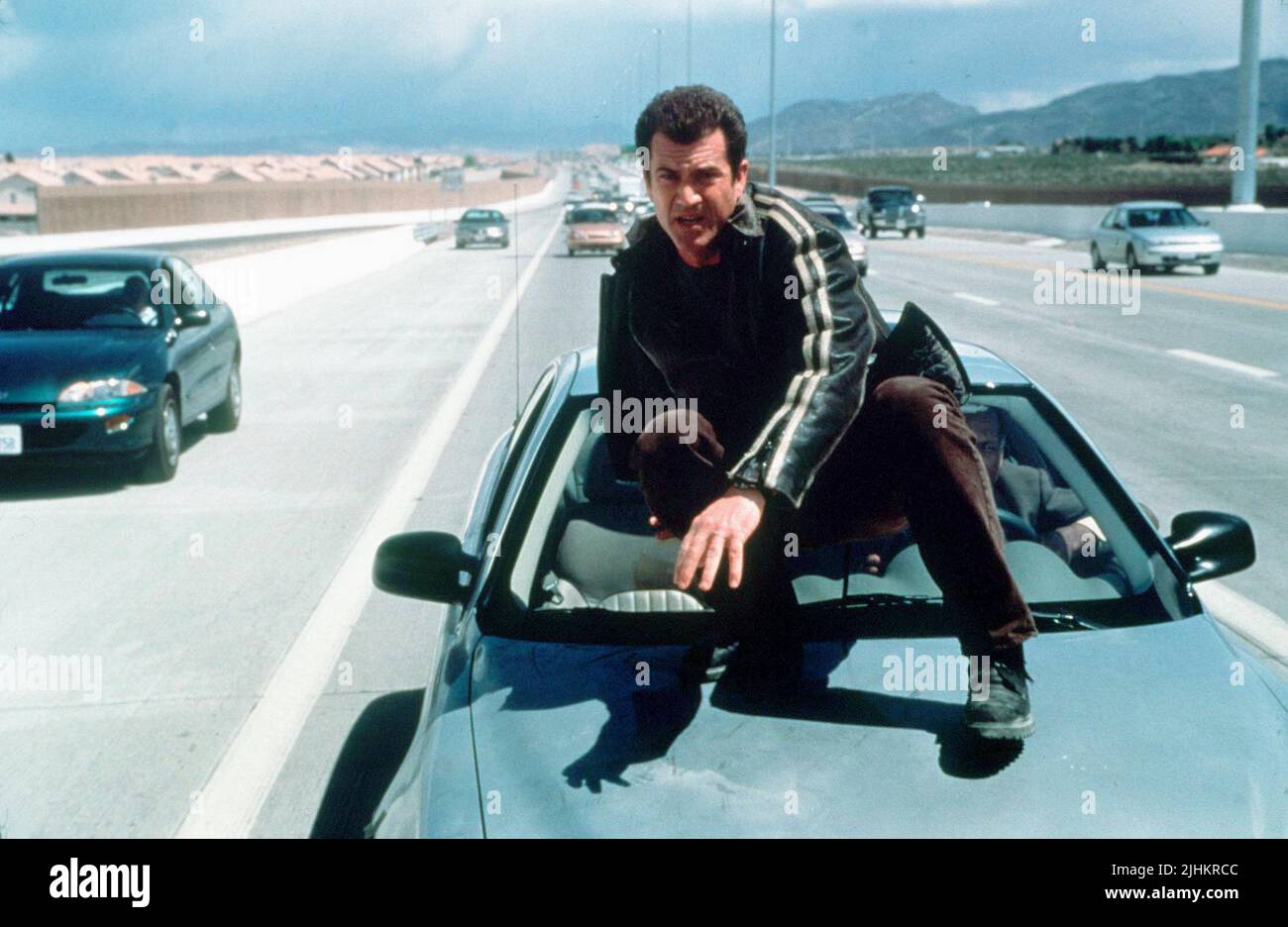 MEL GIBSON, DANNY GLOVER, LETHAL WEAPON 4, 1998 Stock Photo - Alamy