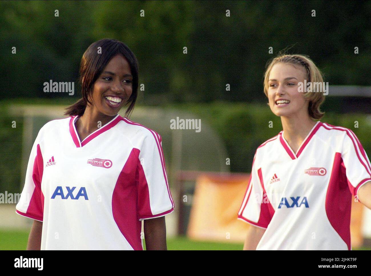 Bend it like beckham keira knightley hi-res stock photography and images - Alamy