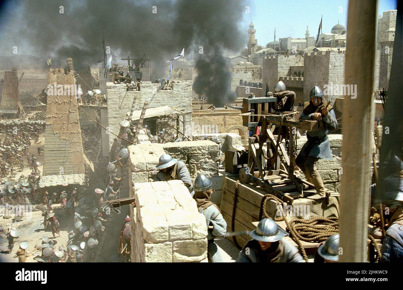 SIEGE SCENE, KINGDOM OF HEAVEN, 2005 Stock Photo - Alamy