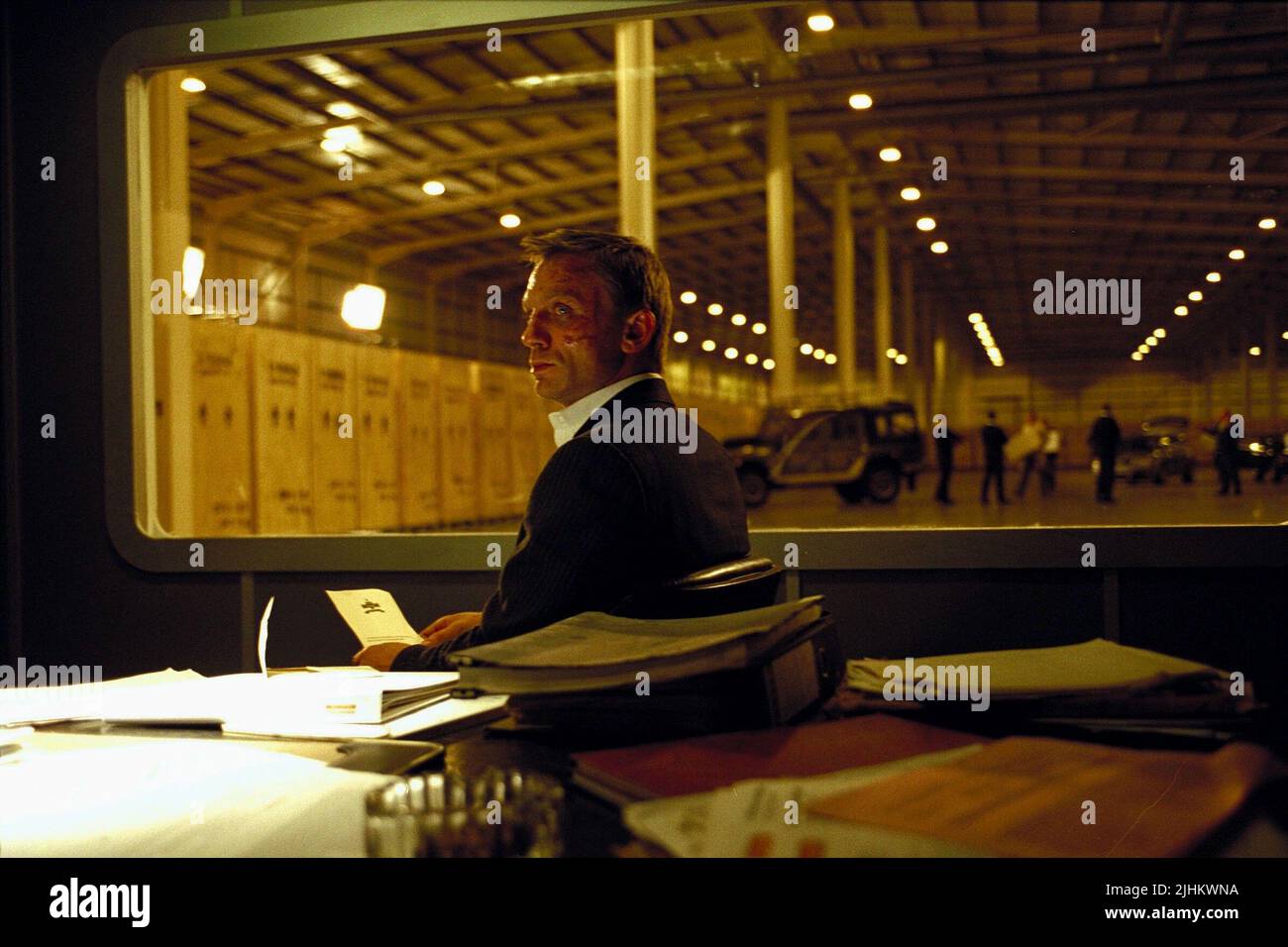 DANIEL CRAIG, LAYER CAKE, 2004 Stock Photo - Alamy