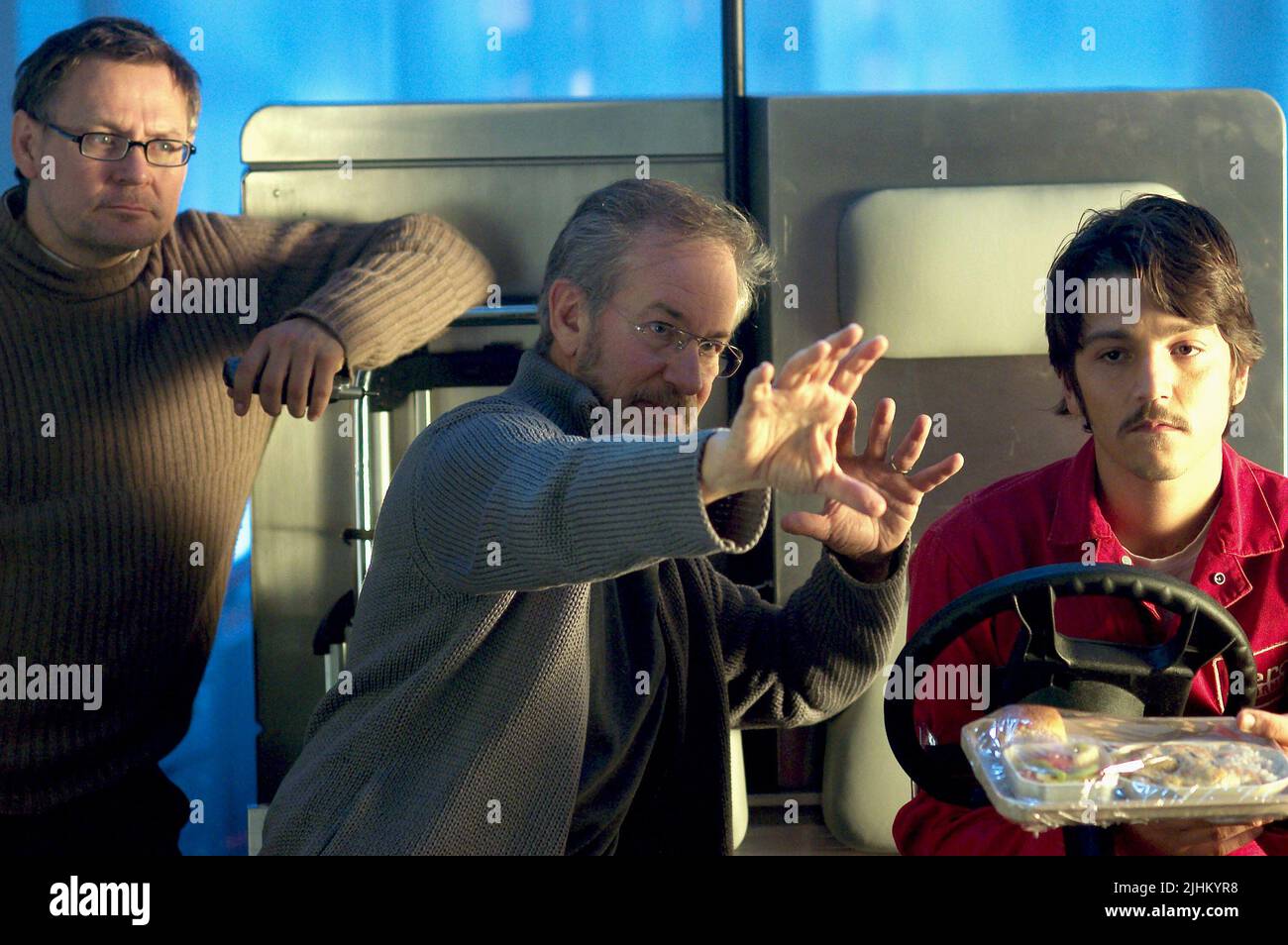 JANUSZ KAMINSKI, STEVEN SPIELBERG, DIEGO LUNA, THE TERMINAL, 2004 Stock ...