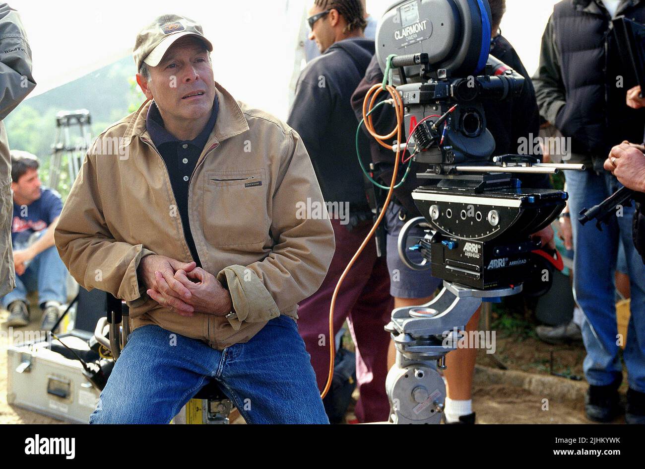 HOWARD DEUTCH, THE WHOLE TEN YARDS, 2004 Stock Photo - Alamy