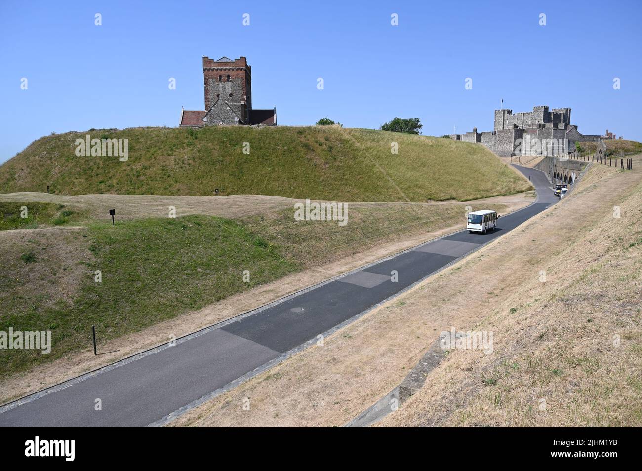 A white tour bus heading up the drive to an English castle Stock Photo ...