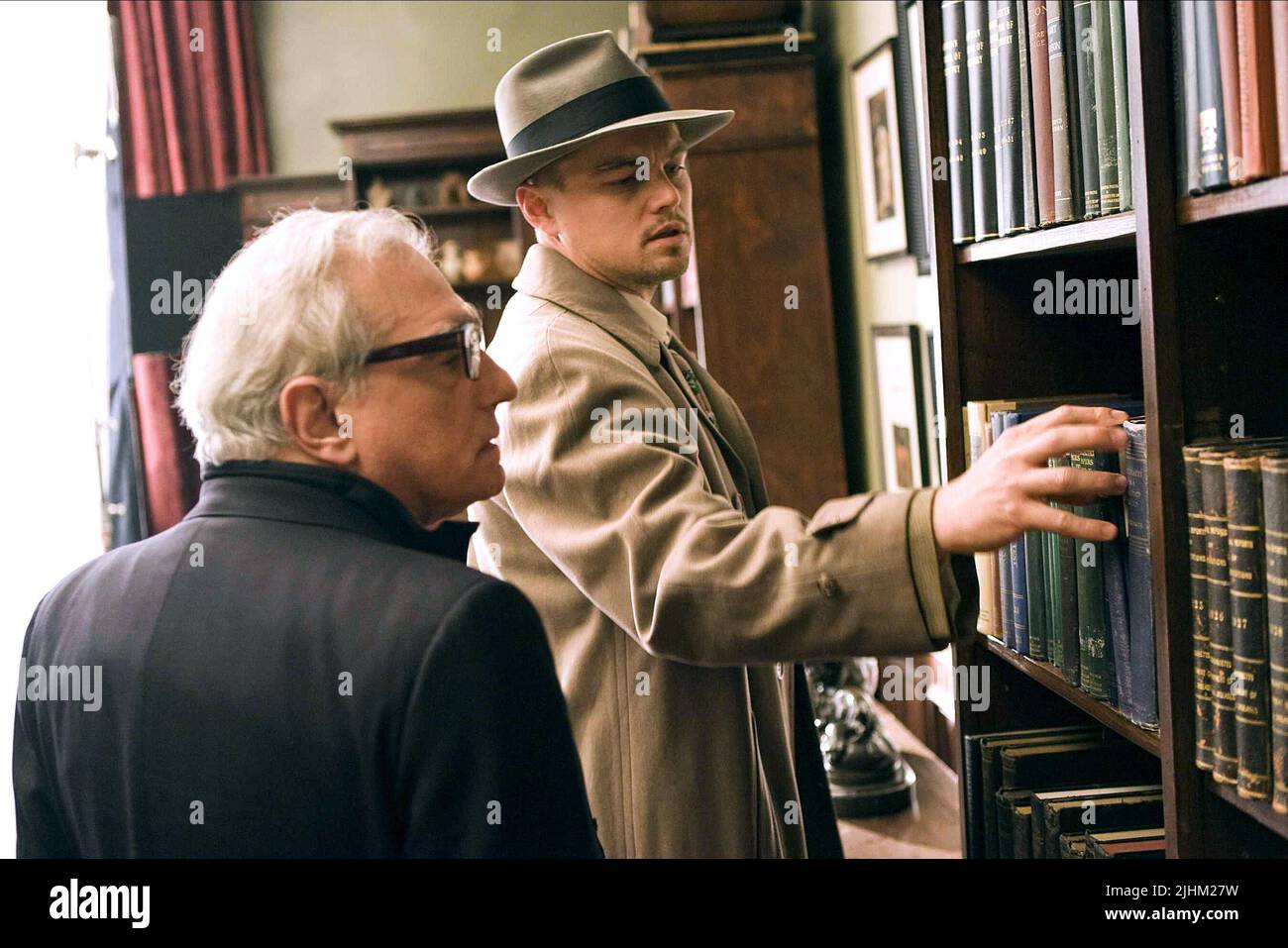 MARTIN SCORSESE, LEONARDO DICAPRIO, SHUTTER ISLAND, 2010 Stock Photo - Alamy