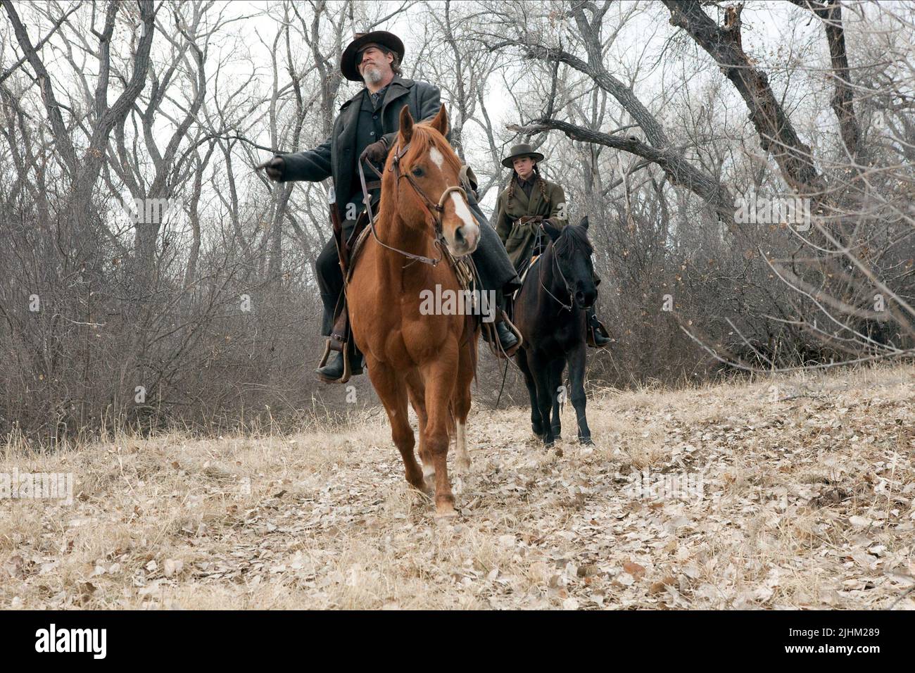 JEFF BRIDGES, HAILEE STEINFELD, TRUE GRIT, 2010 Stock Photo - Alamy