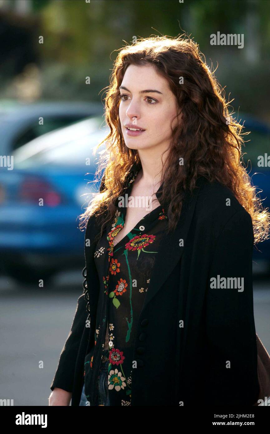 ANNE HATHAWAY, LOVE AND OTHER DRUGS, 2010 Stock Photo - Alamy
