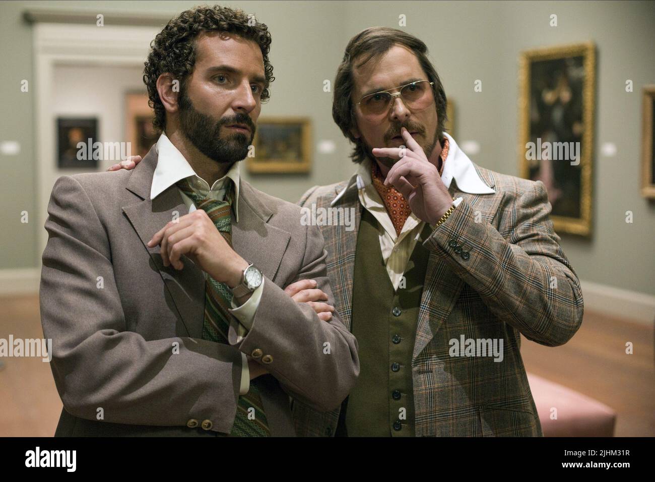 BRADLEY COOPER, CHRISTIAN BALE, AMERICAN HUSTLE, 2013 Stock Photo - Alamy