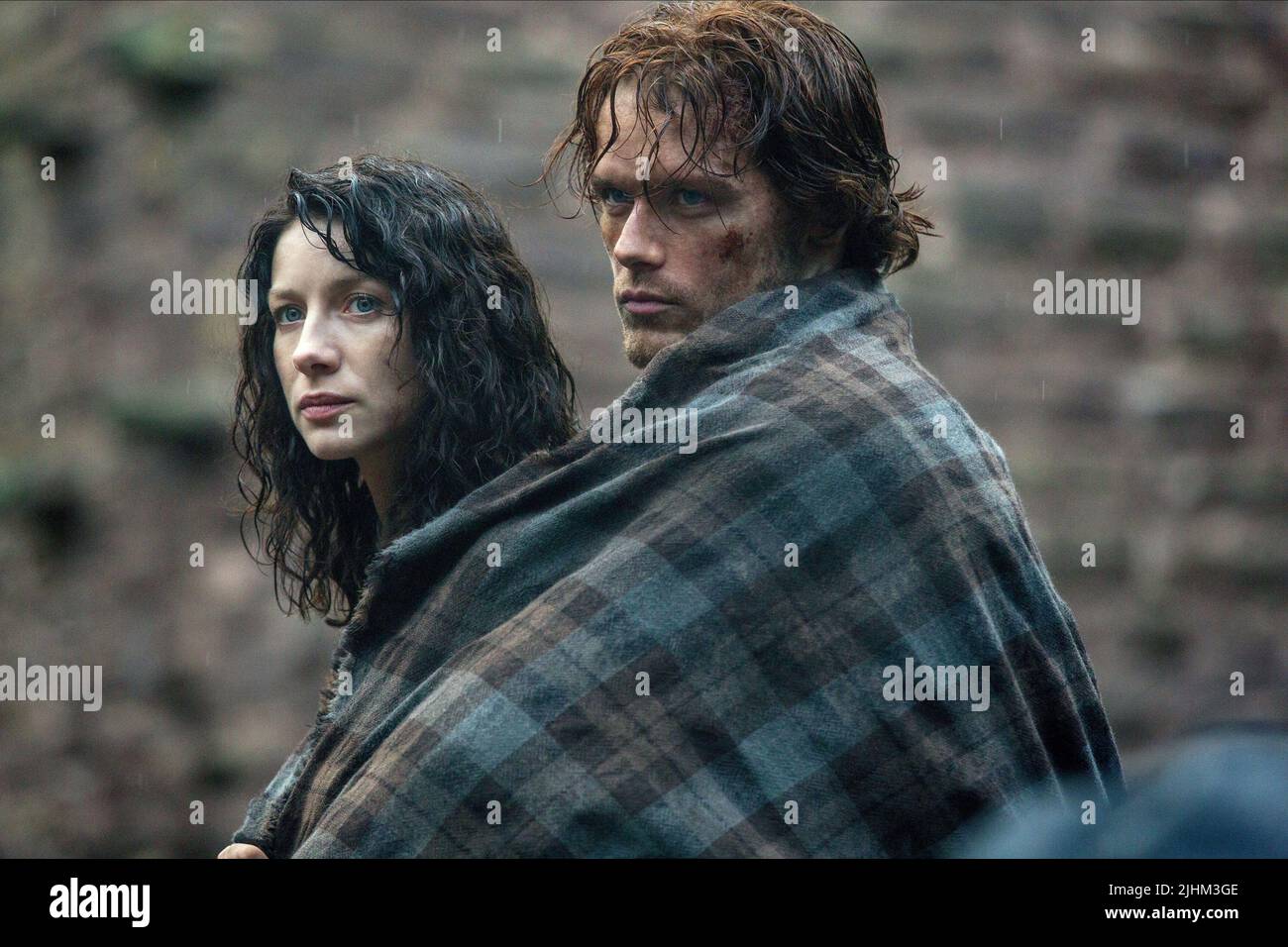 CAITRIONA BALFE, SAM HEUGHAN, OUTLANDER, 2014 Stock Photo - Alamy
