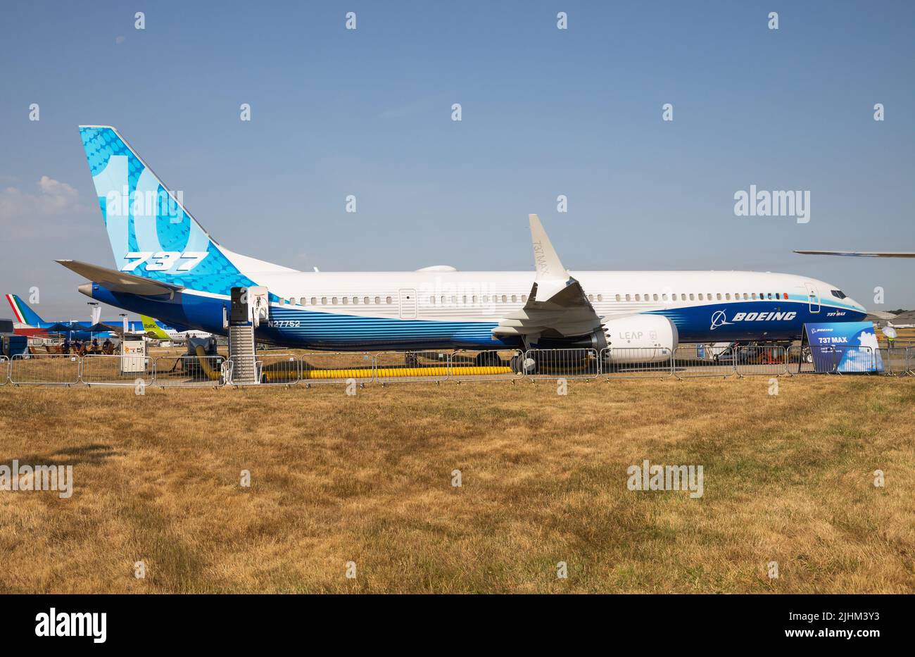 Boeing 737 on display at Farnborough International Airshow Stock Photo ...