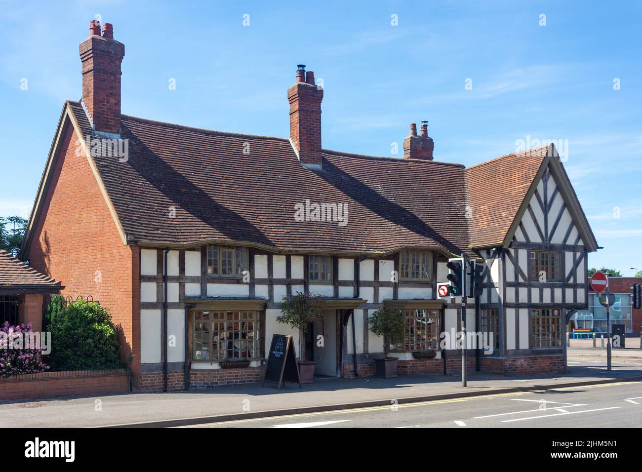 Former 17th century coaching inn timber framed historic listed b hi-res ...
