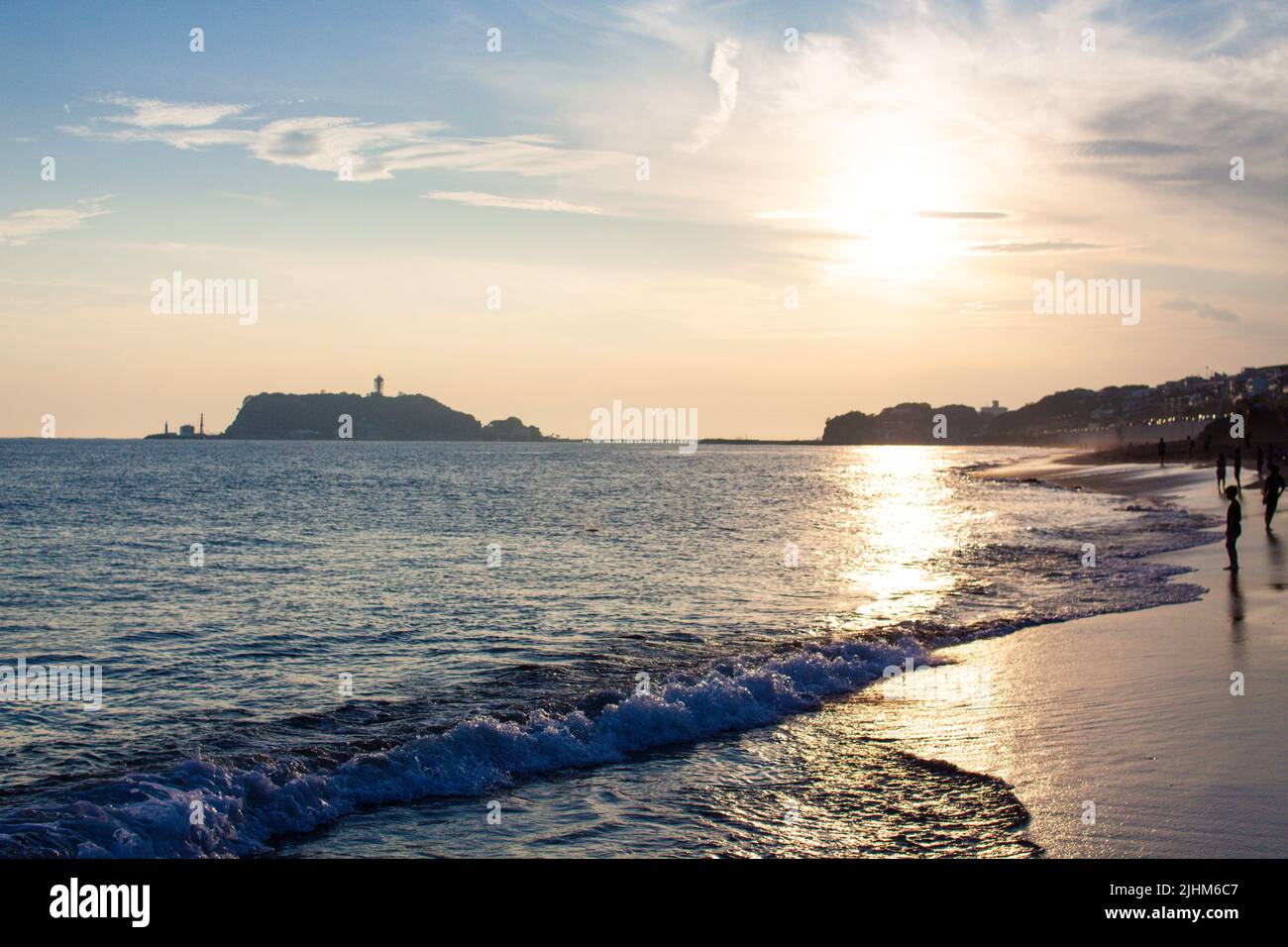 Kamakura beach hi-res stock photography and images - Alamy