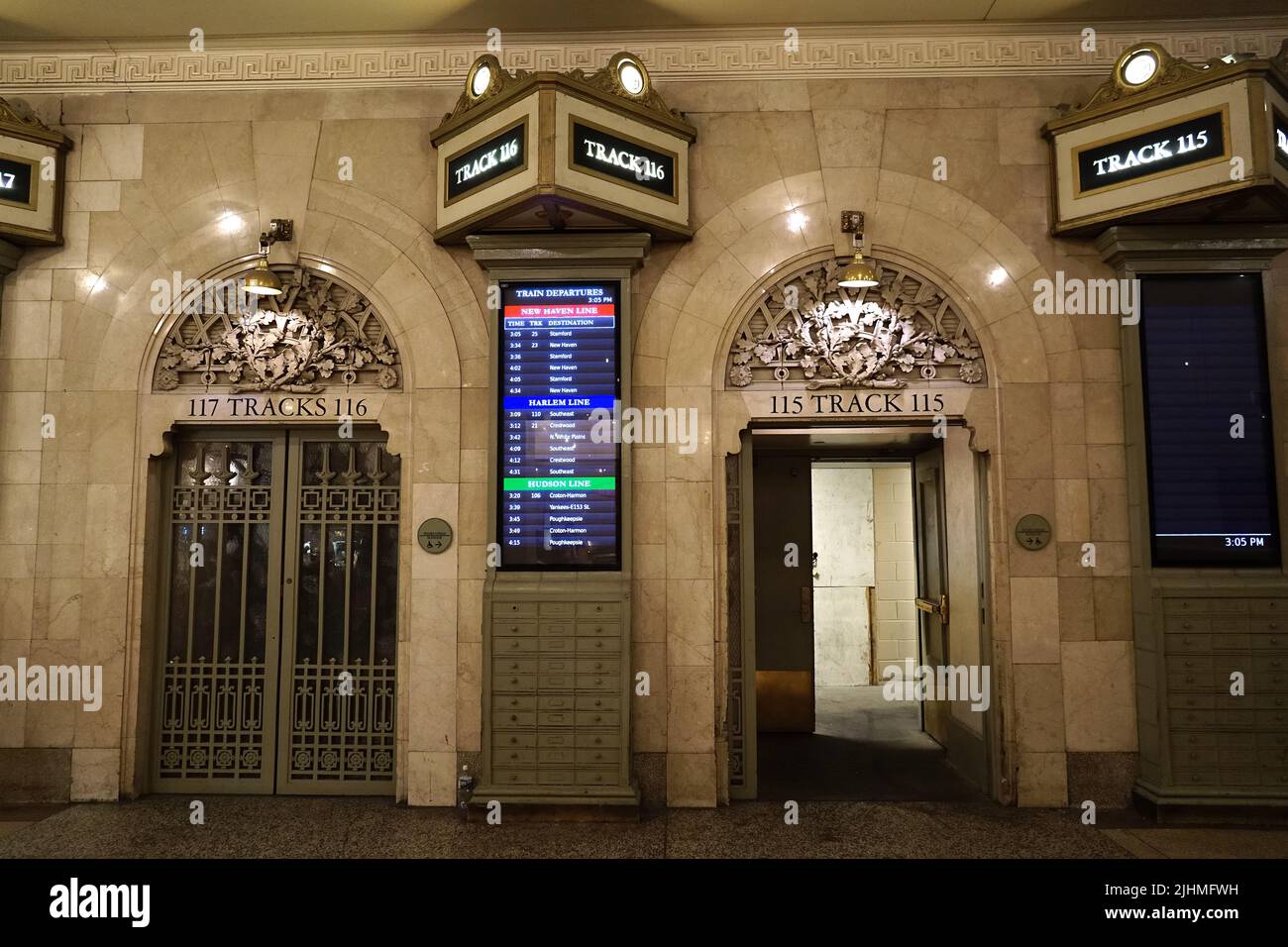 Grand Central Terminal, Grand Central Station, commuter rail terminal ...