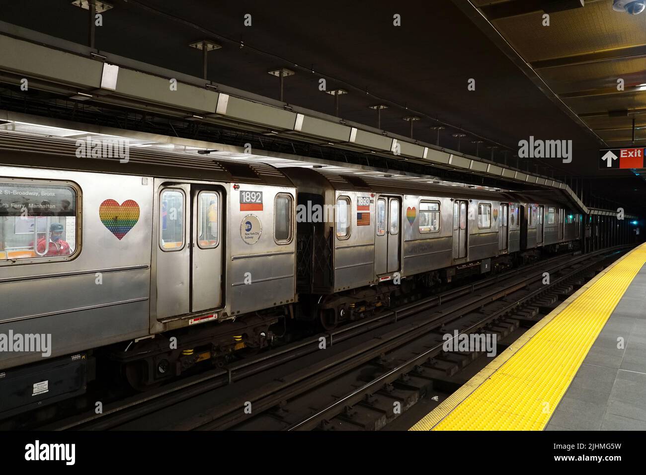 train, interior, New York City Subway, Metro, Manhattan, New York City ...