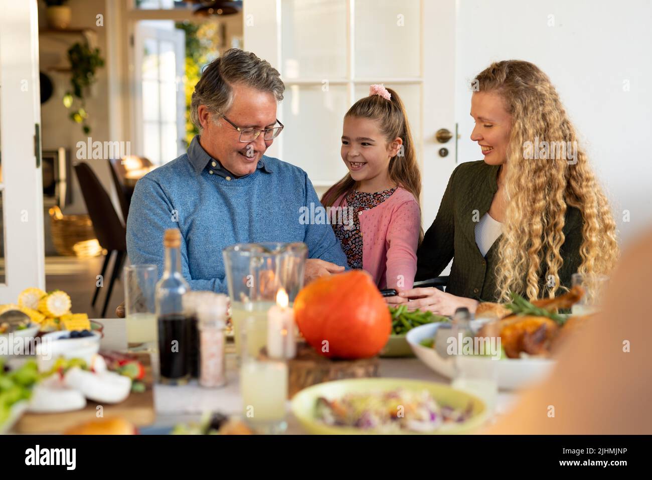 Family eating together restaurant hi-res stock photography and images ...