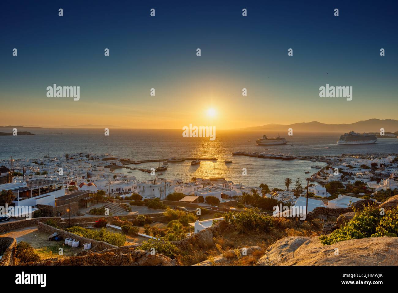 Mykonos sunset hi-res stock photography and images - Alamy