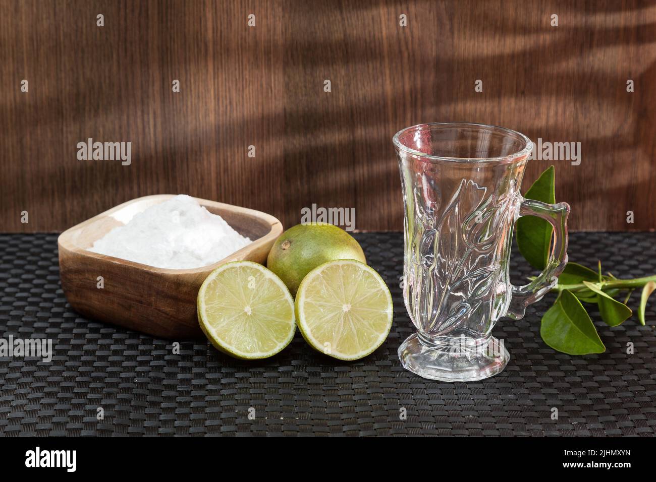 Baking soda - sodium bicarbonate, hot water and lemon Stock Photo - Alamy