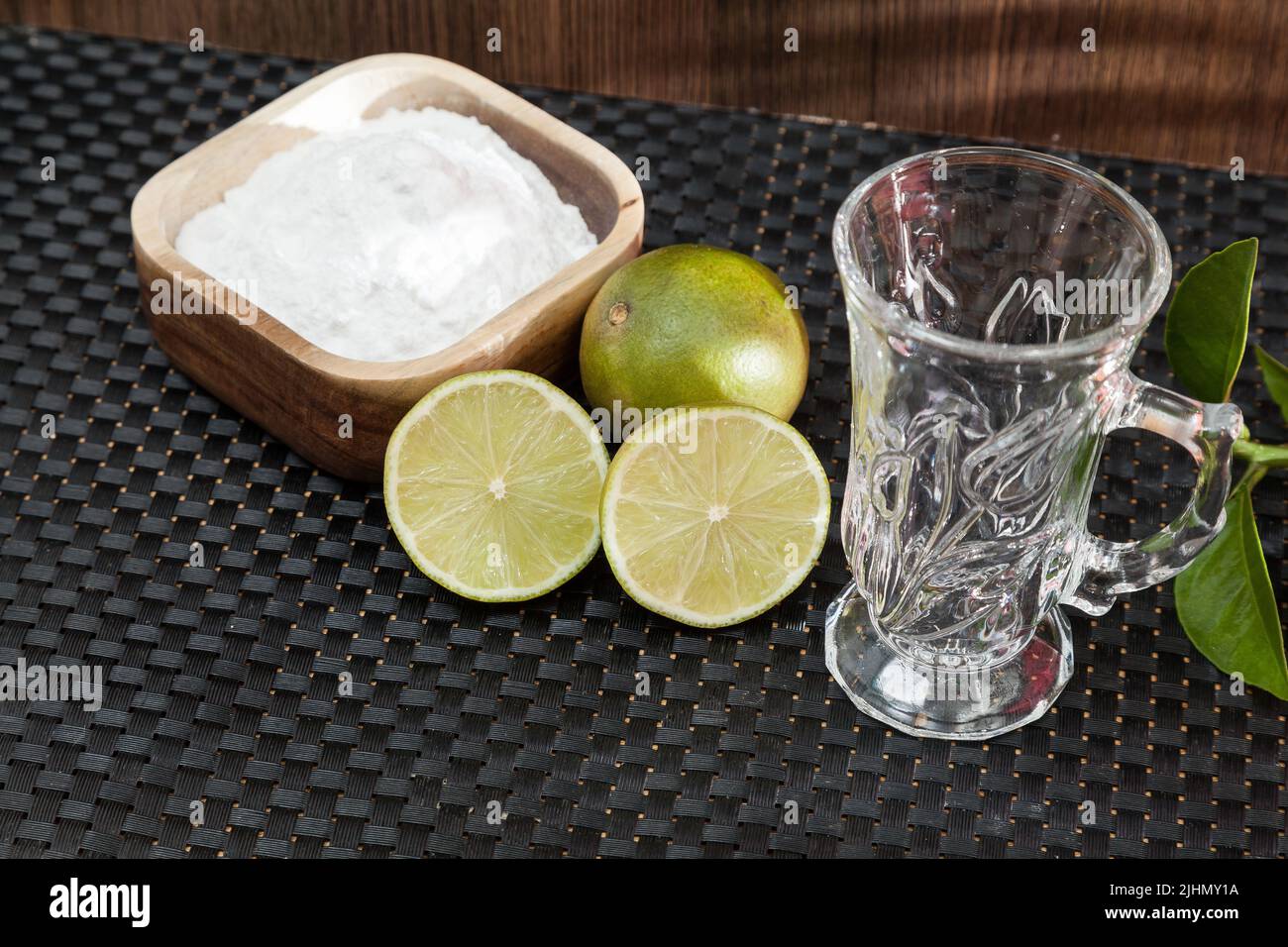 Baking soda - sodium bicarbonate, hot water and lemon Stock Photo - Alamy