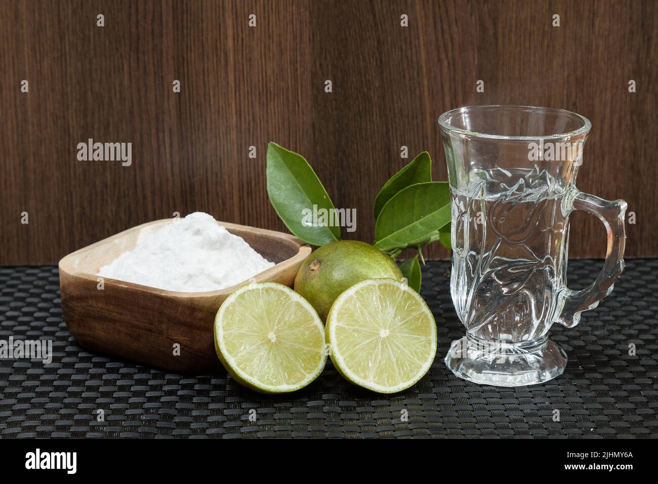 Baking soda - sodium bicarbonate, hot water and lemon Stock Photo - Alamy