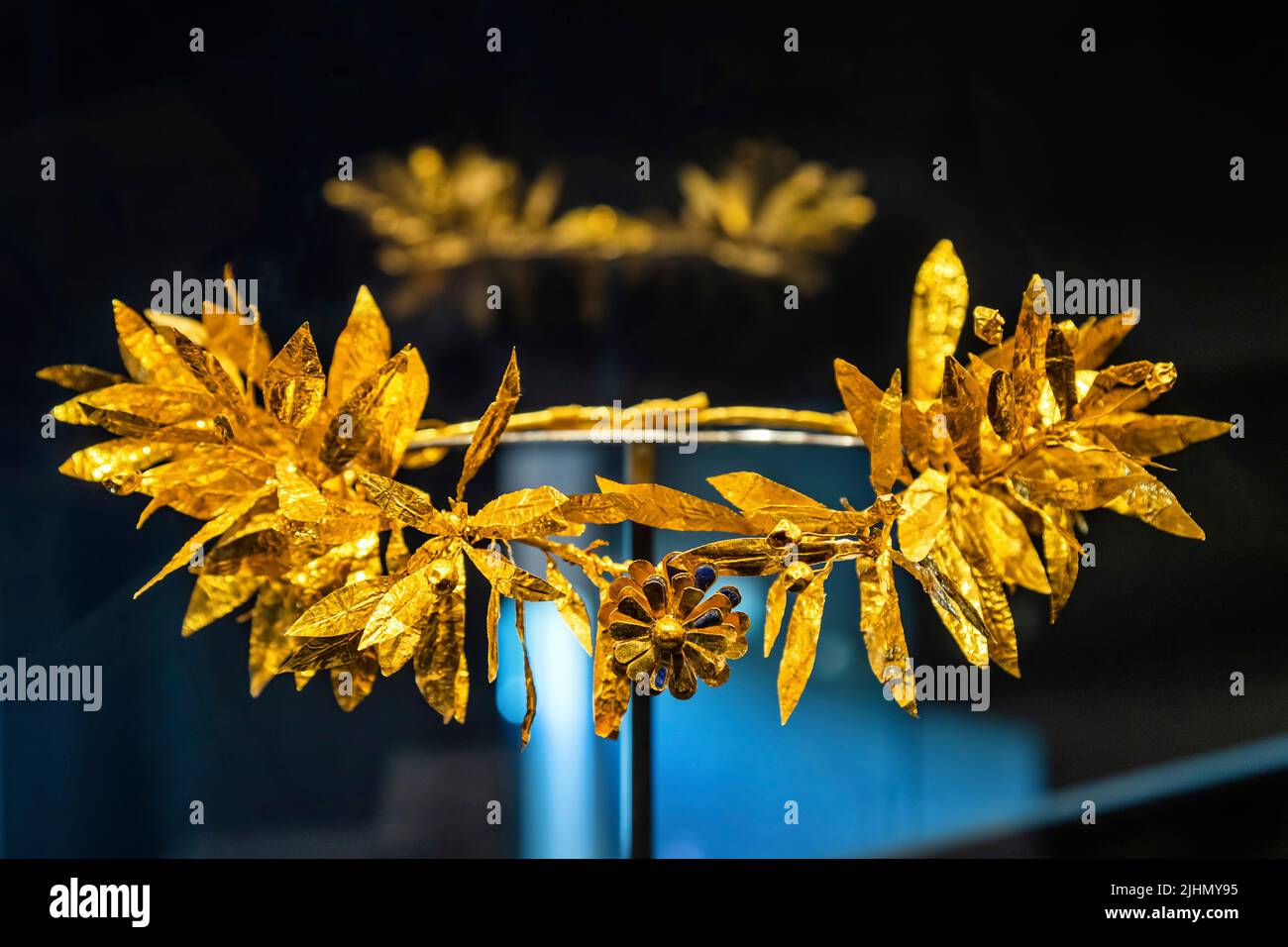 Gold myrtle wreath from a twin cist grave at the archaeological museum ...