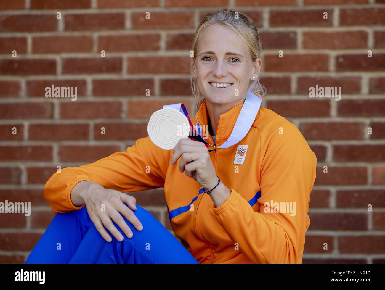 EUGENE - Anouk Vetter poses with her silver medal during a press event ...