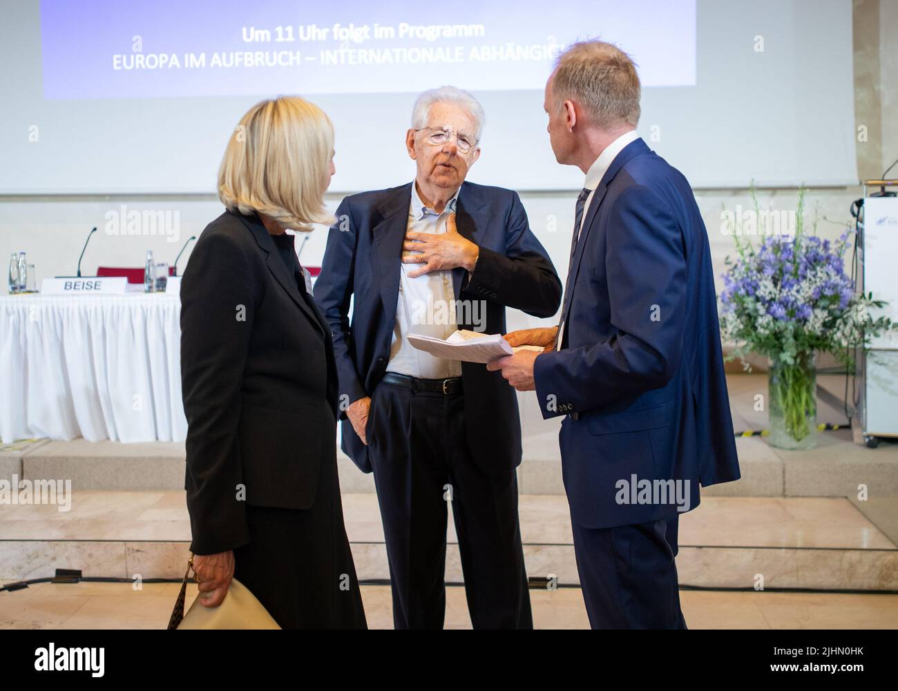 L-R: Stephanie Dittmer, ifo instutute board, Mario Monti, former ...
