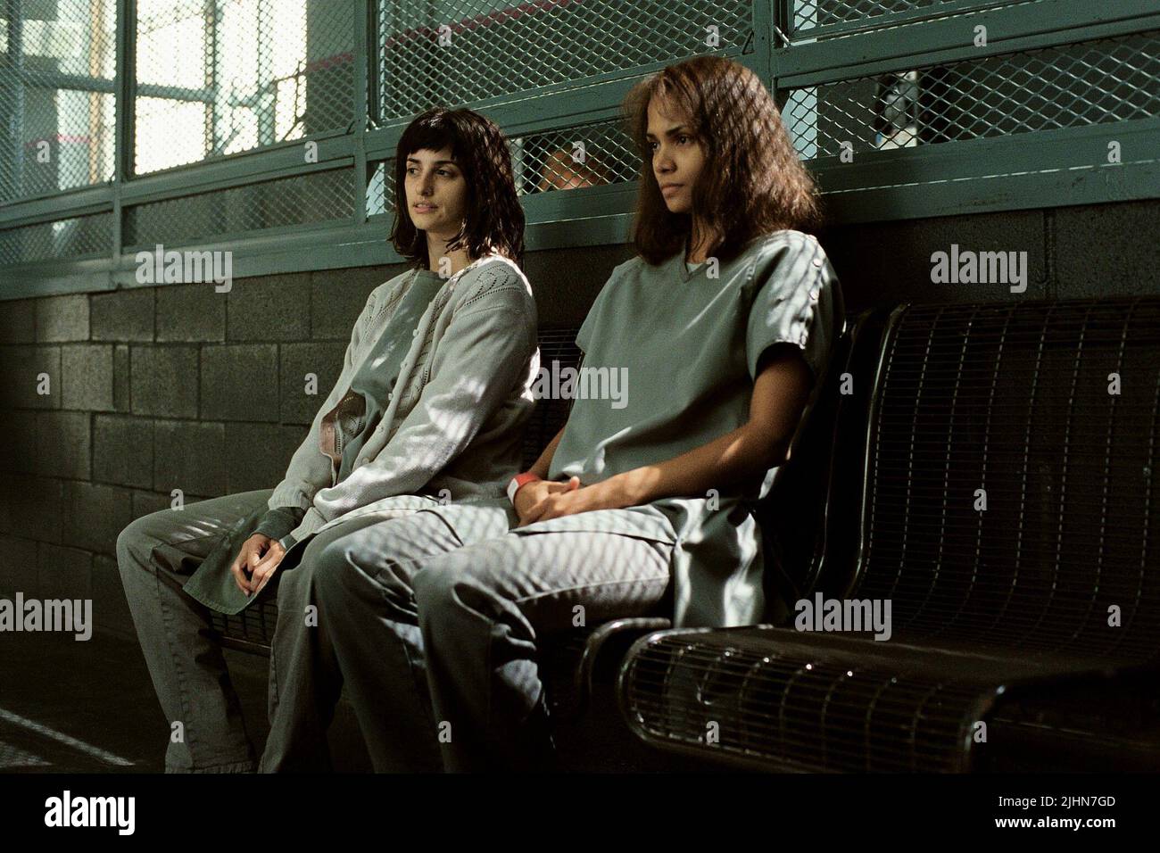 PENELOPE CRUZ, HALLE BERRY, GOTHIKA, 2003 Stock Photo - Alamy