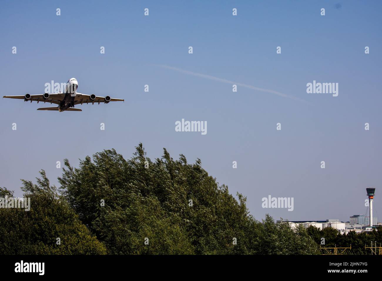 London, UK. 19th July, 2022. An aircraft takes off from Heathrow ...