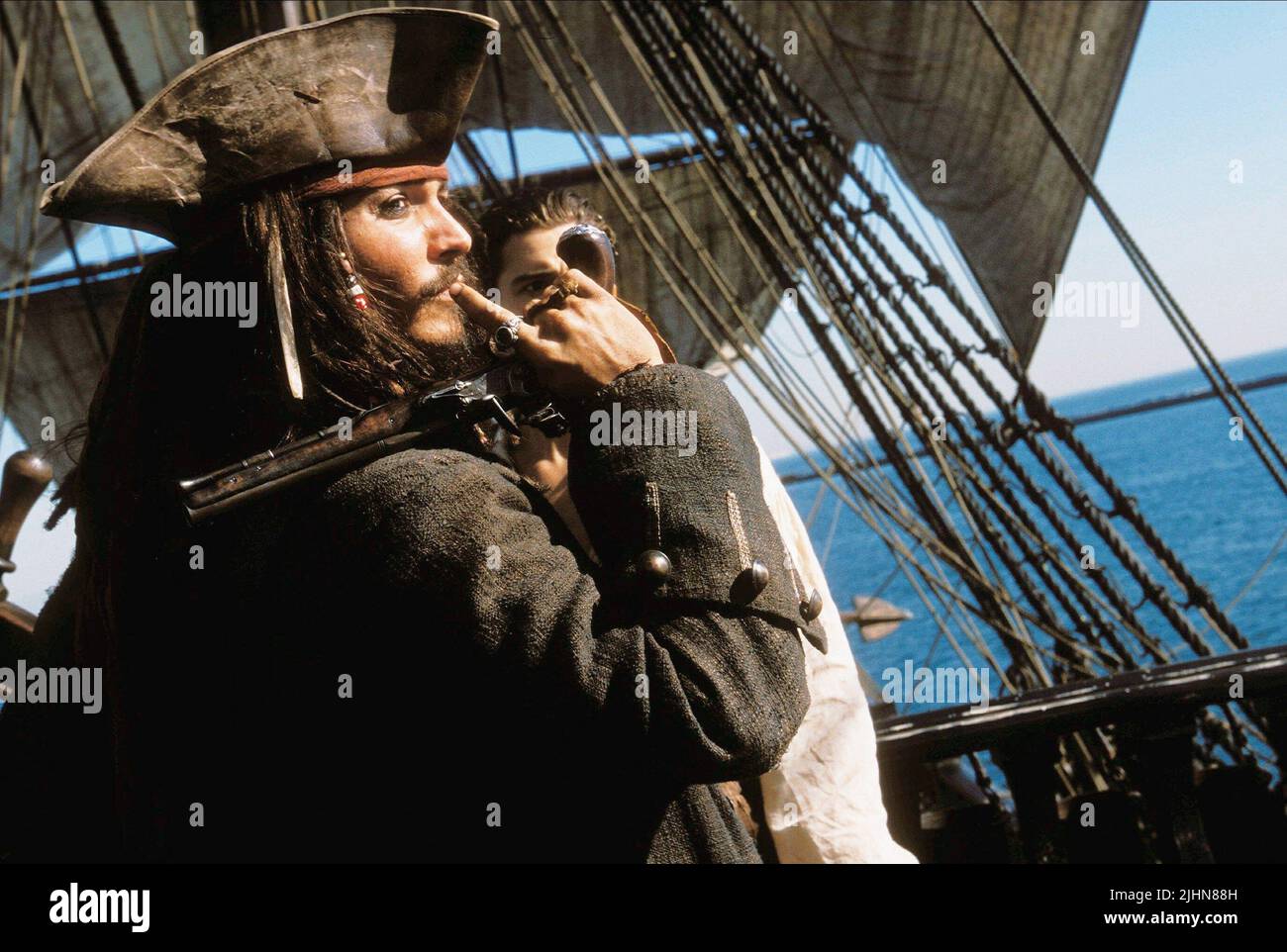 Pirates of the caribbean black pearl hi-res stock photography and ...