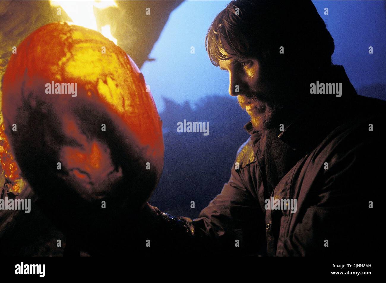 CHRISTIAN BALE, REIGN OF FIRE, 2002 Stock Photo - Alamy