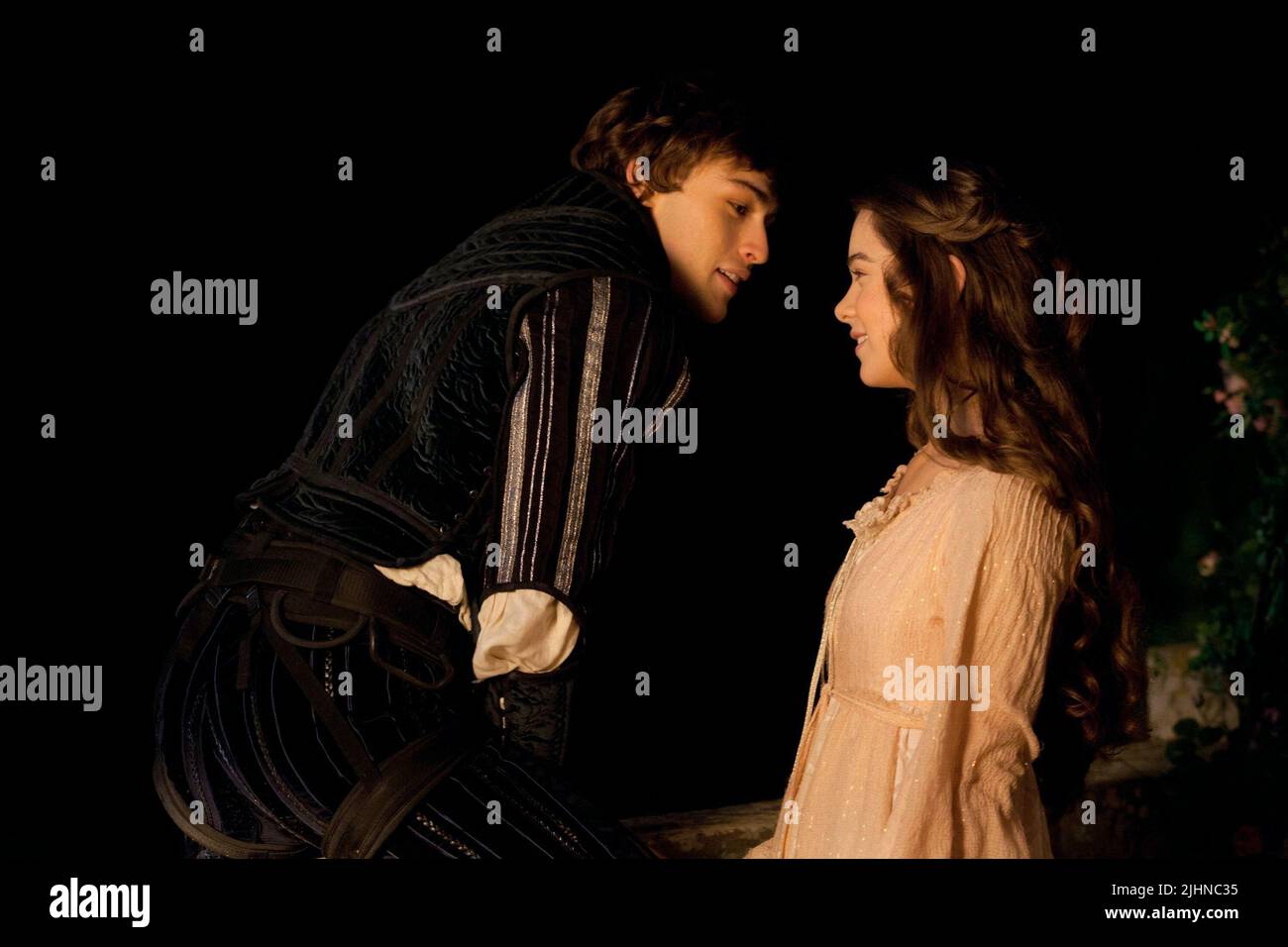 Douglas booth and hailee steinfeld hi-res stock photography and images ...