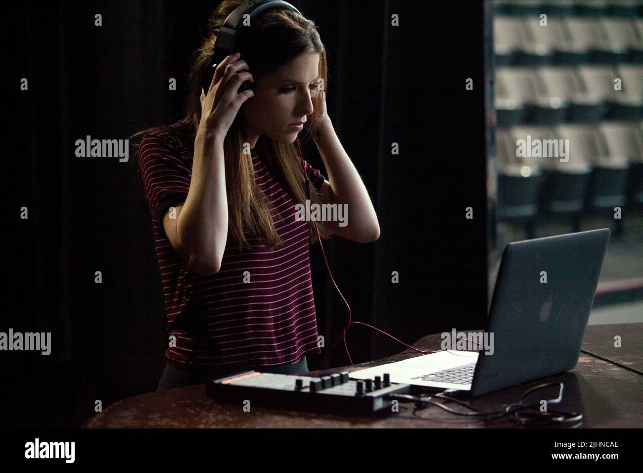 Pitch perfect 2 film 2015 hi-res stock photography and images - Alamy