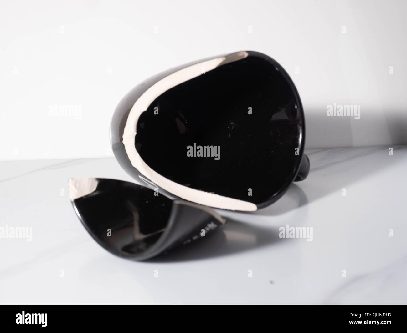 Broken coffee cup cutout hi-res stock photography and images - Alamy