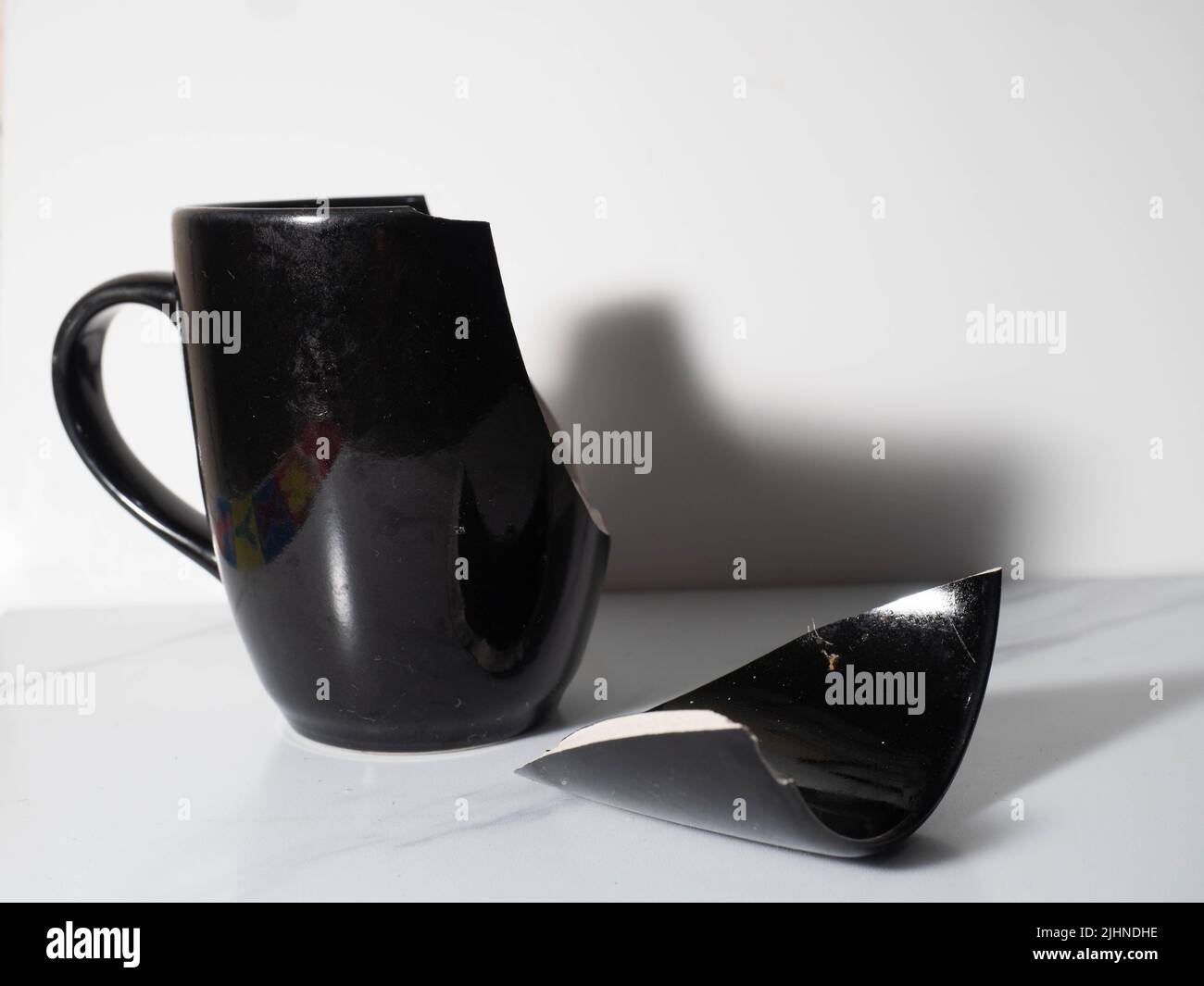 Broken coffee cup cutout hi-res stock photography and images - Alamy