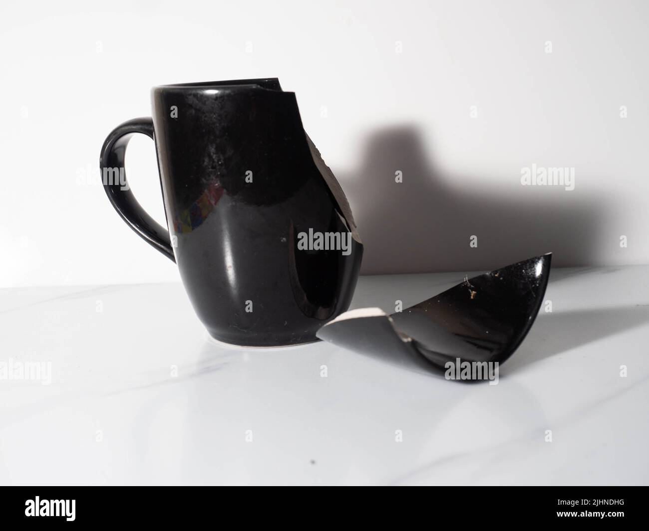 Broken coffee cup cutout hi-res stock photography and images - Alamy