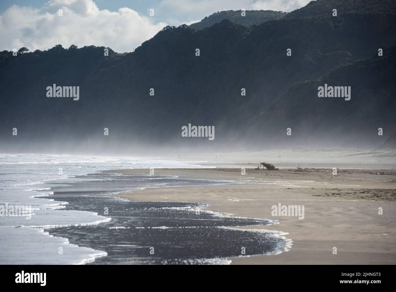 Lean to shelter hi-res stock photography and images - Alamy