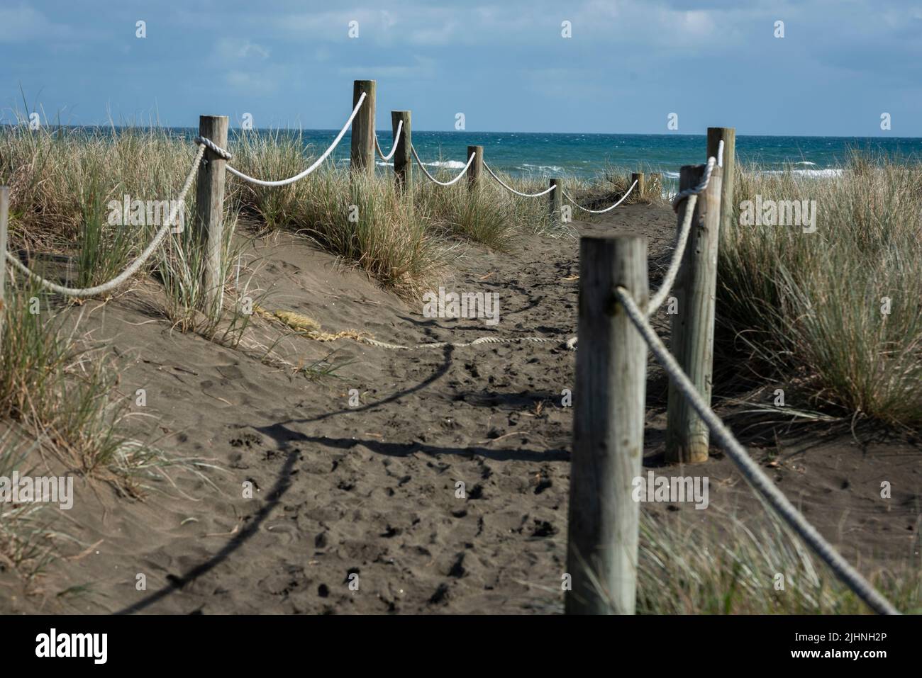 Pathway pathways to the beach hi-res stock photography and images - Alamy