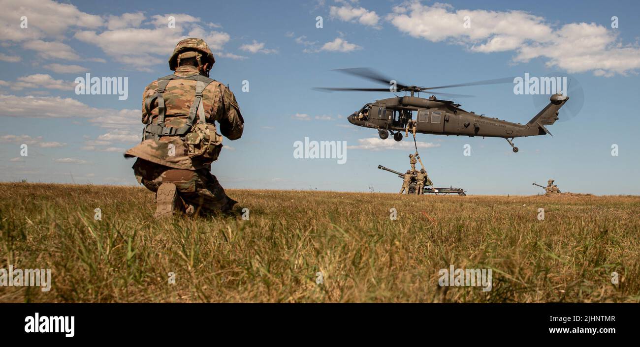 Soldiers assigned to Alpha Battery, 1st Battalion, 320th Field ...