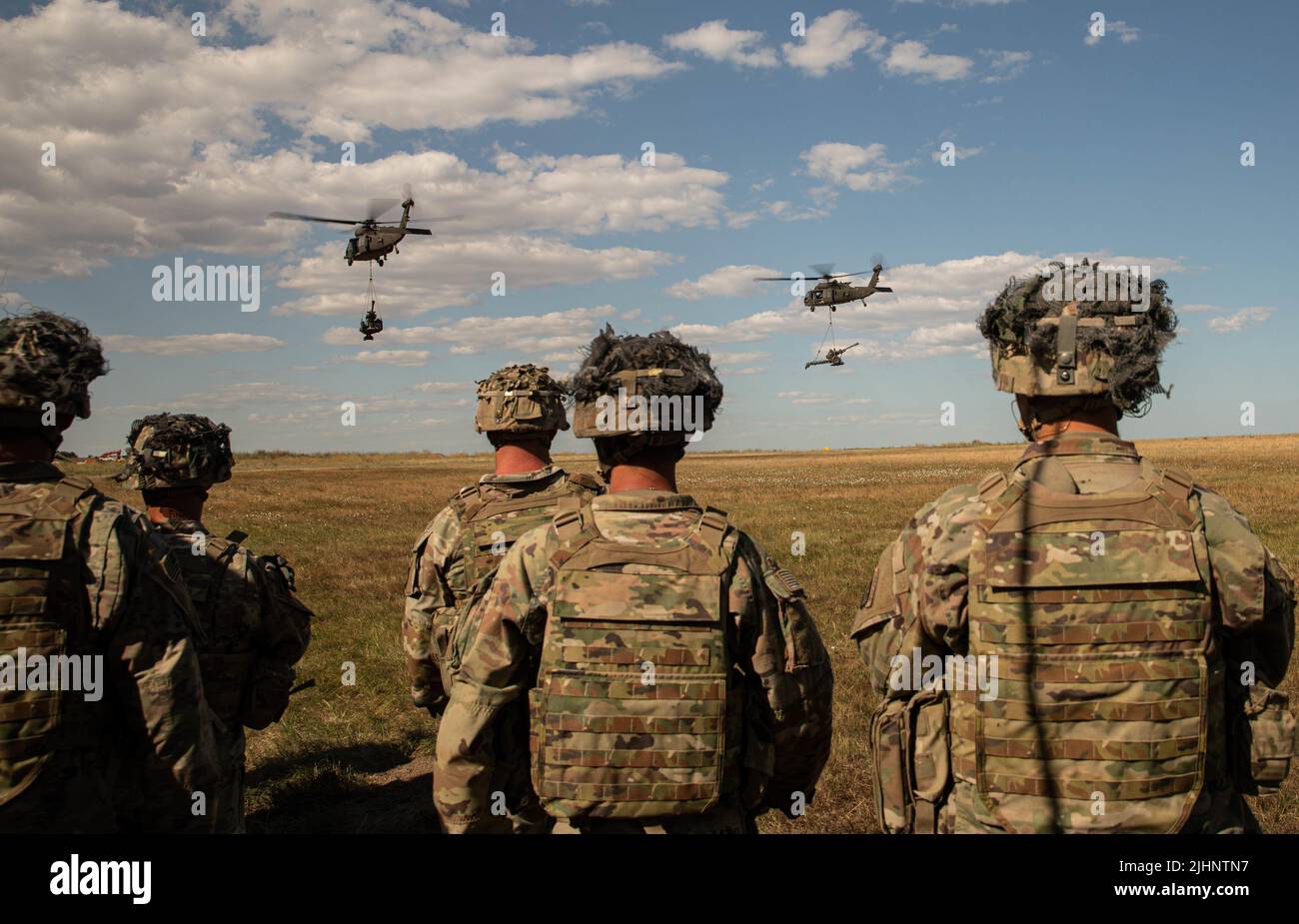 Soldiers assigned to Alpha Battery, 1st Battalion, 320th Field Artillery Regiment “TOP GUNS ...