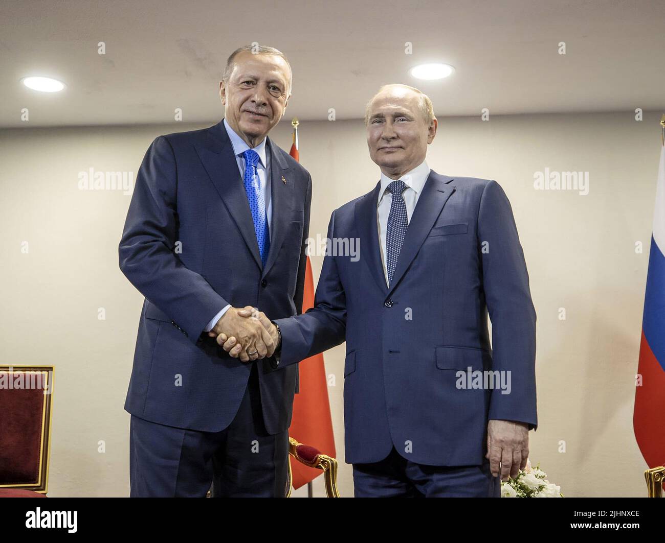 Russian president vladimir putin hand hi-res stock photography and ...