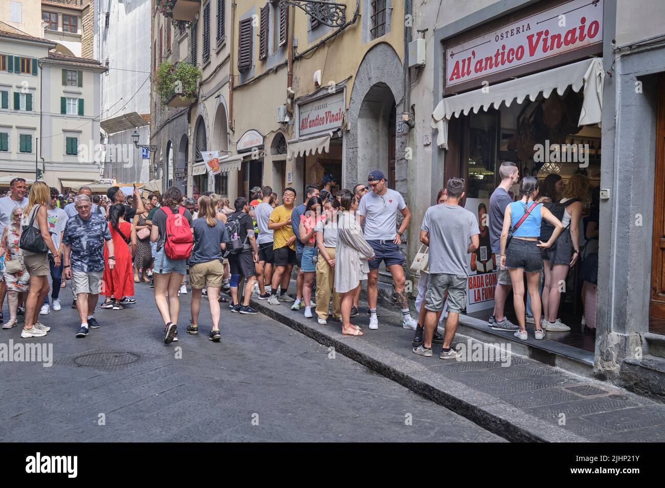 Queing street hi-res stock photography and images - Alamy